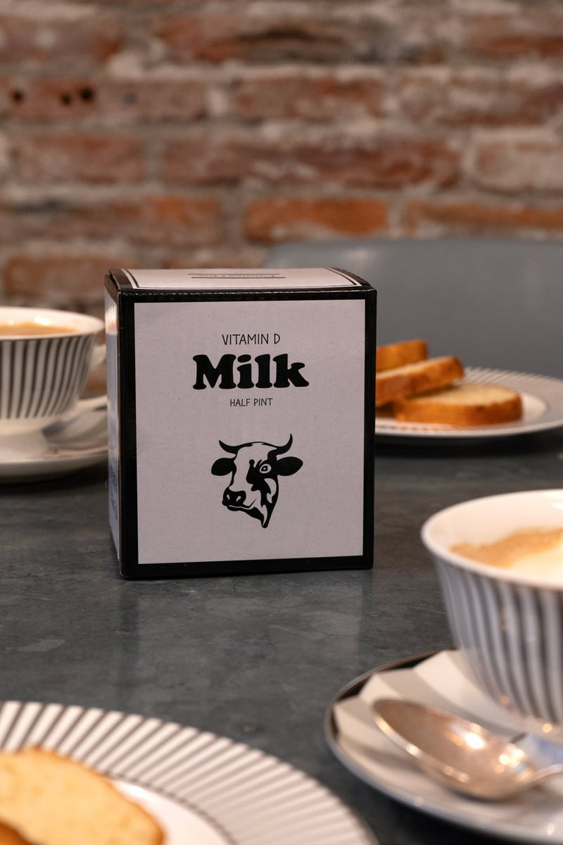 Brique à lait en céramique blanche CO – Cristina Oria