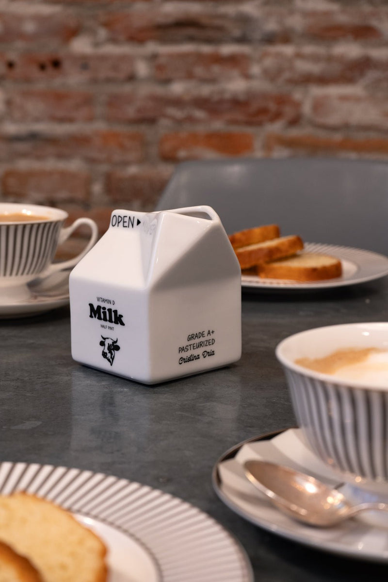 Brique à lait en céramique blanche CO – Cristina Oria